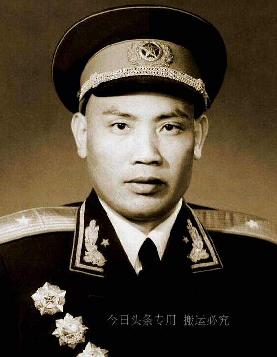 Lieutenant General and Deputy Commander of the Jinan Military Region ...