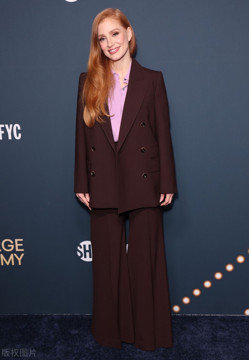 "Model Worker" Jessica Chastain is very capable in a purple shirt ...