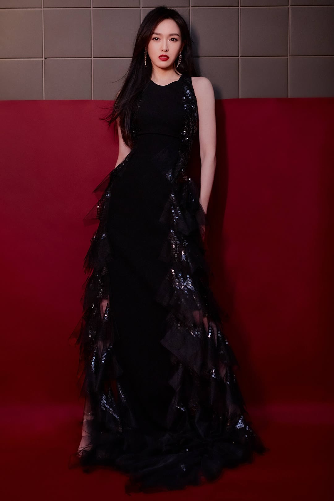 Tang Yan's high-value pose 4 - iNEWS