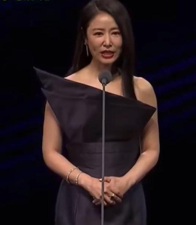 That night in Taipei, Ruby Lin looked so strong, Zai Zai had a dark ...