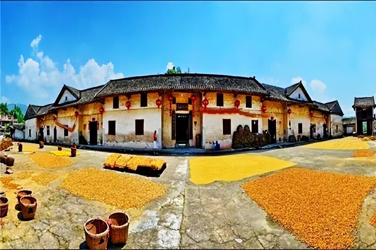 Hezhou Attractions - Jiang's Hakka Enclosed House - iNEWS