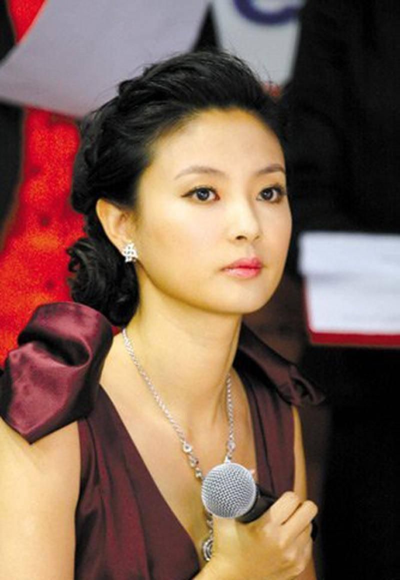 Liu Fangfei: Legendary host, ups and downs on the emotional road - iNEWS