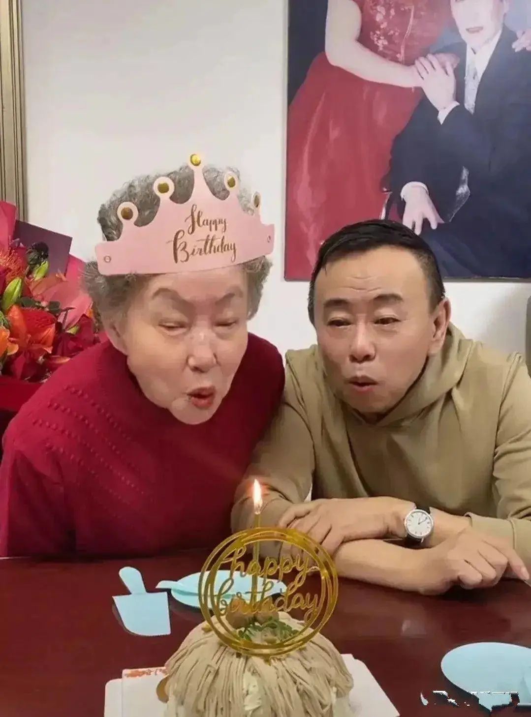 Pan Changjiang posted a family portrait. He is in good spirits in a ...
