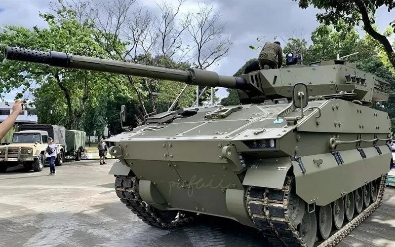 Israeli Sabrah light tank, two modes for you to choose - iNEWS