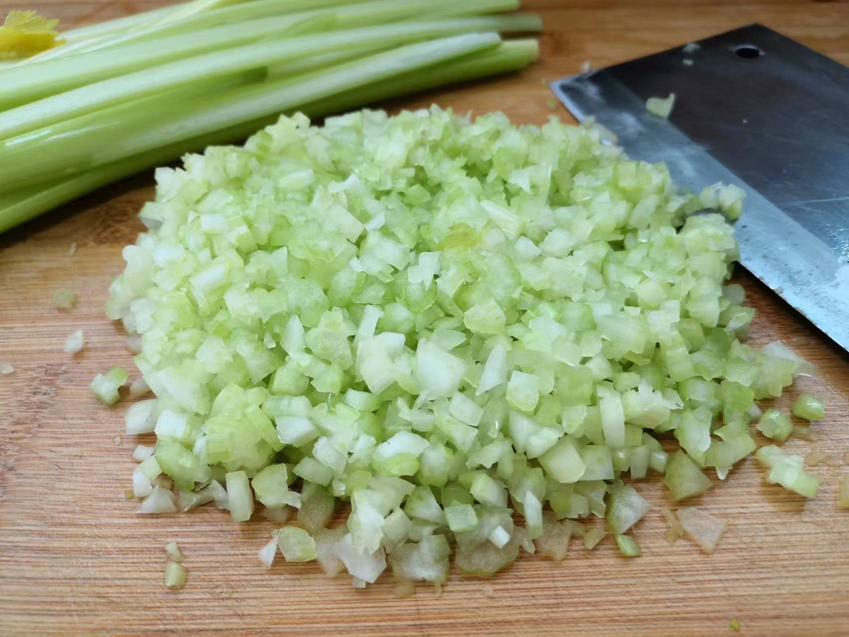 In autumn, eat less cucumbers and more beans. It can soothe the liver ...