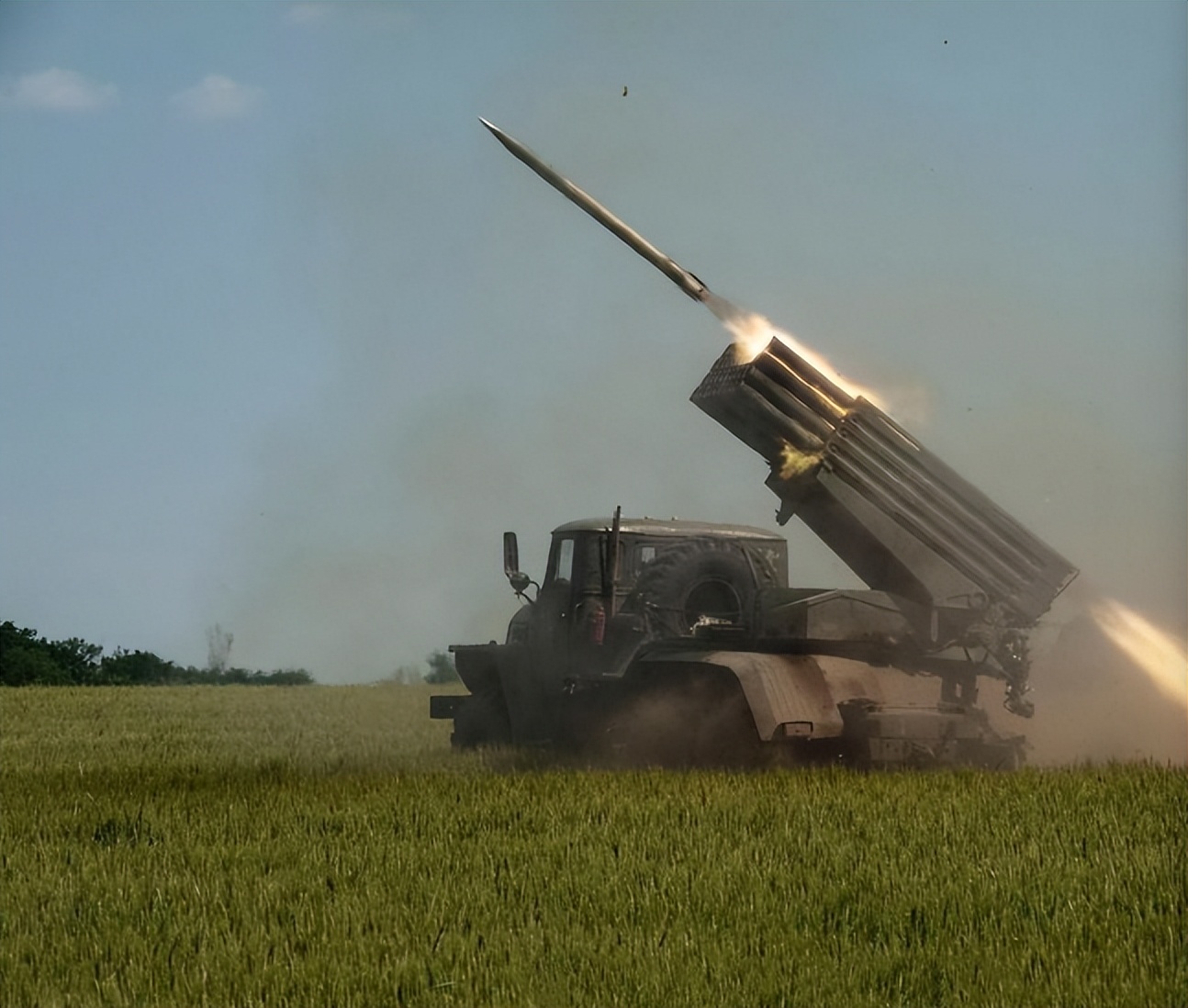 The Russian army retreated at midnight, and the Ukrainian army pursued ...