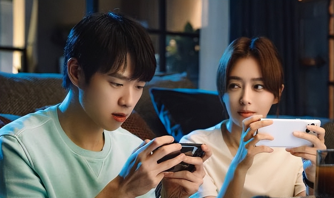 Falling in love with her girlfriend Qin Lan after breaking up with Yang Mi?Netizen: Wei Daxun ...