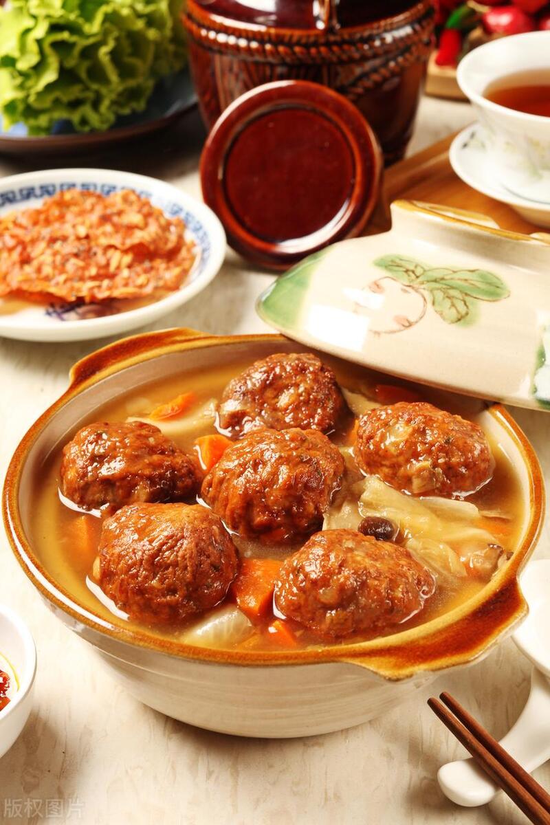 Braised lion head, the meat is tender and juicy, so you can't stop ...