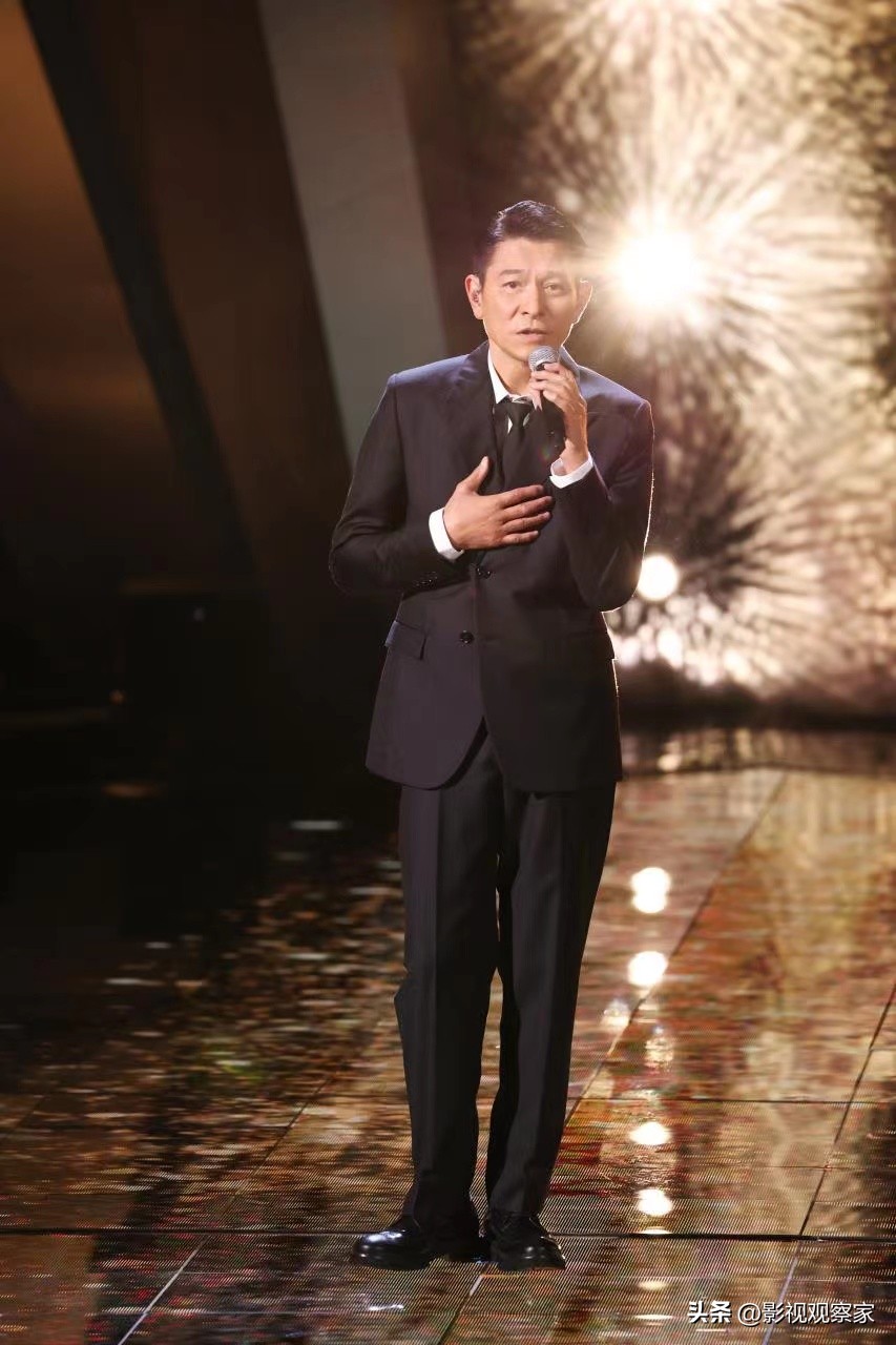 Andy Lau appeared in the finals of "The Voice" to witness the birth of ...