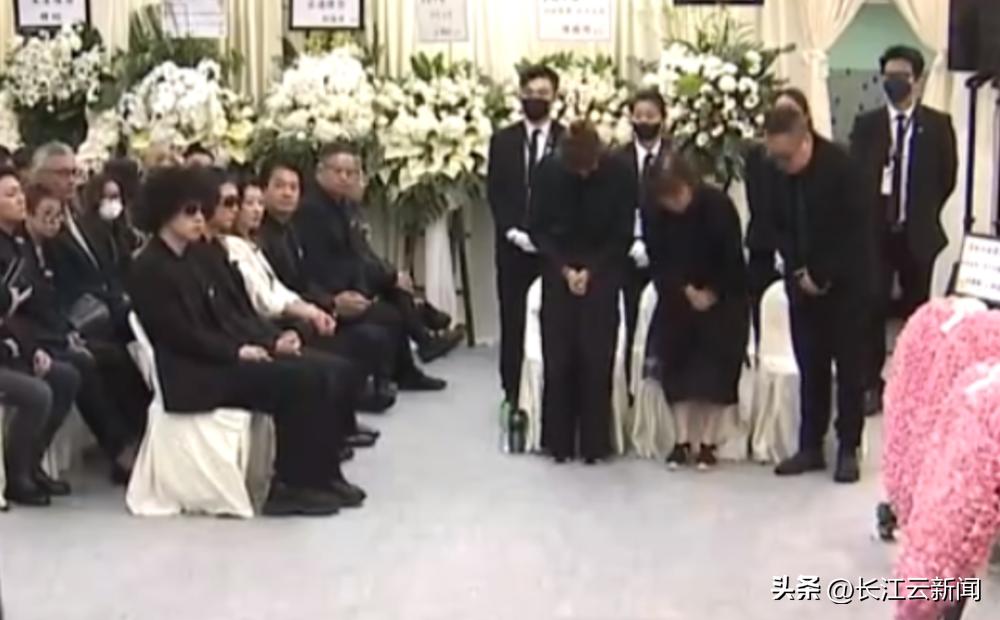 Coco Lee's funeral! The eight spirit helpers bid farewell, relatives ...