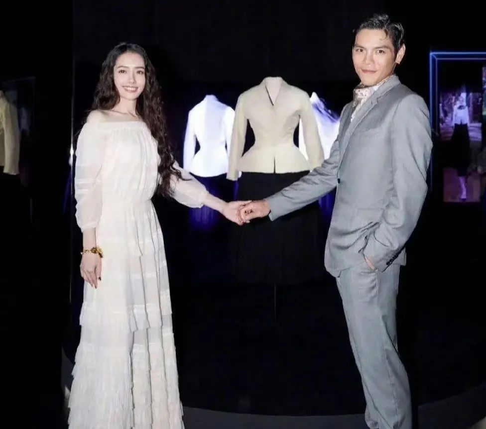 Xiang Zuo stopped pretending at all? Appearing at the bar late at night ...