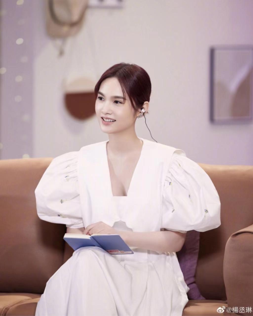 Rainie Yang sings TVB's classic theme song in "Sound Endless"!Li Ronghao likes: his wife YYDS ...