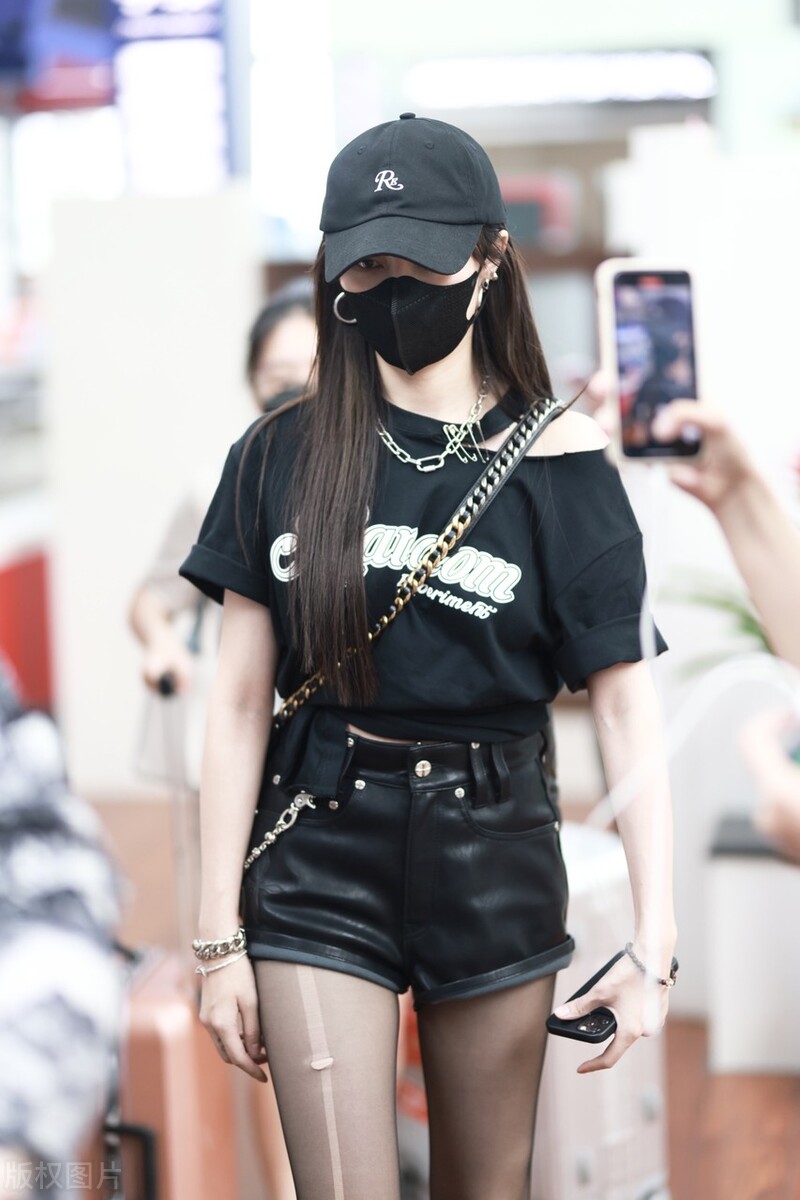 Why are stockings prone to snagging? How to repair the snagged ...