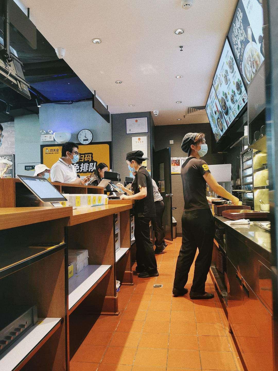 There used to be hundreds of fast food stores, but now more and more ...