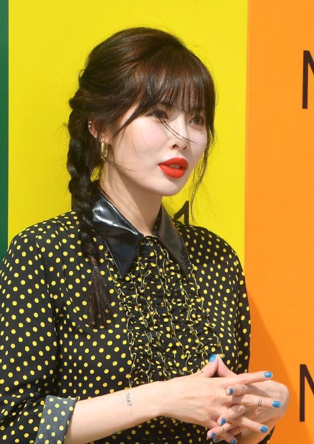Kim HyunA took out the prosthesis and returned to her appearance ...