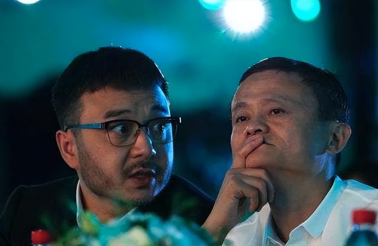 Retired Ma Yun makes a rare appearance: Wang Han is with him, his body ...