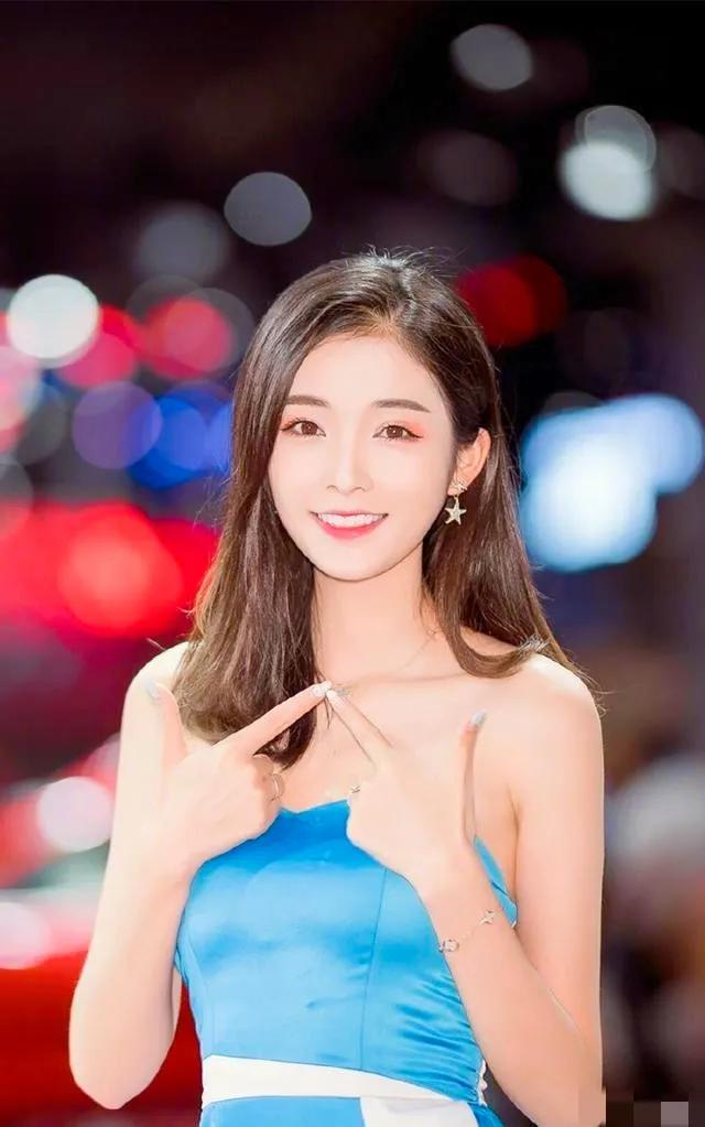 Li Liangliang, the most beautiful car model in 2022 - iNEWS