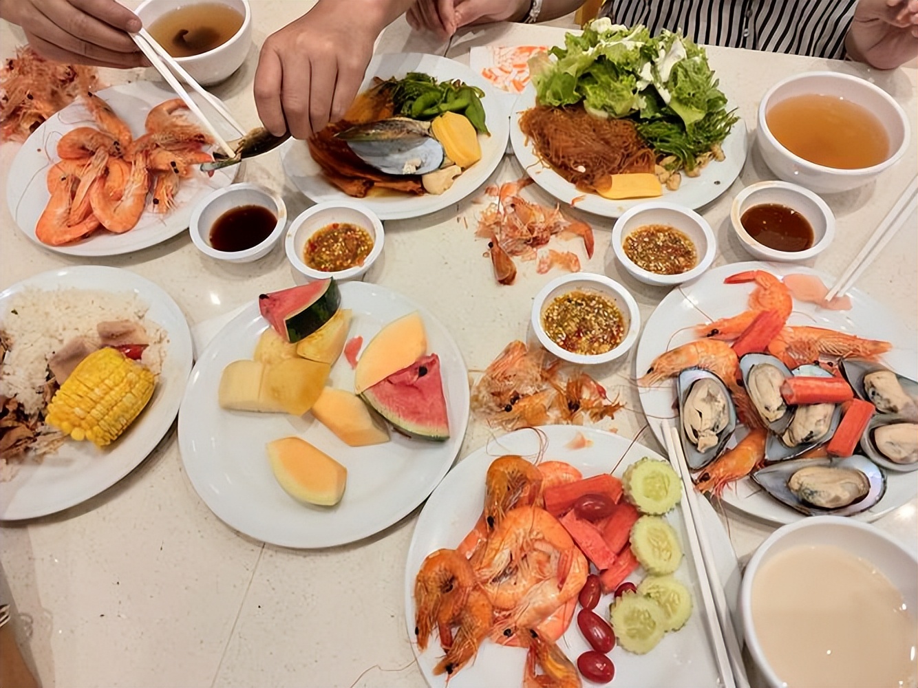 Complaint against Chinese aunt for eating buffet abroad! Foreign ...