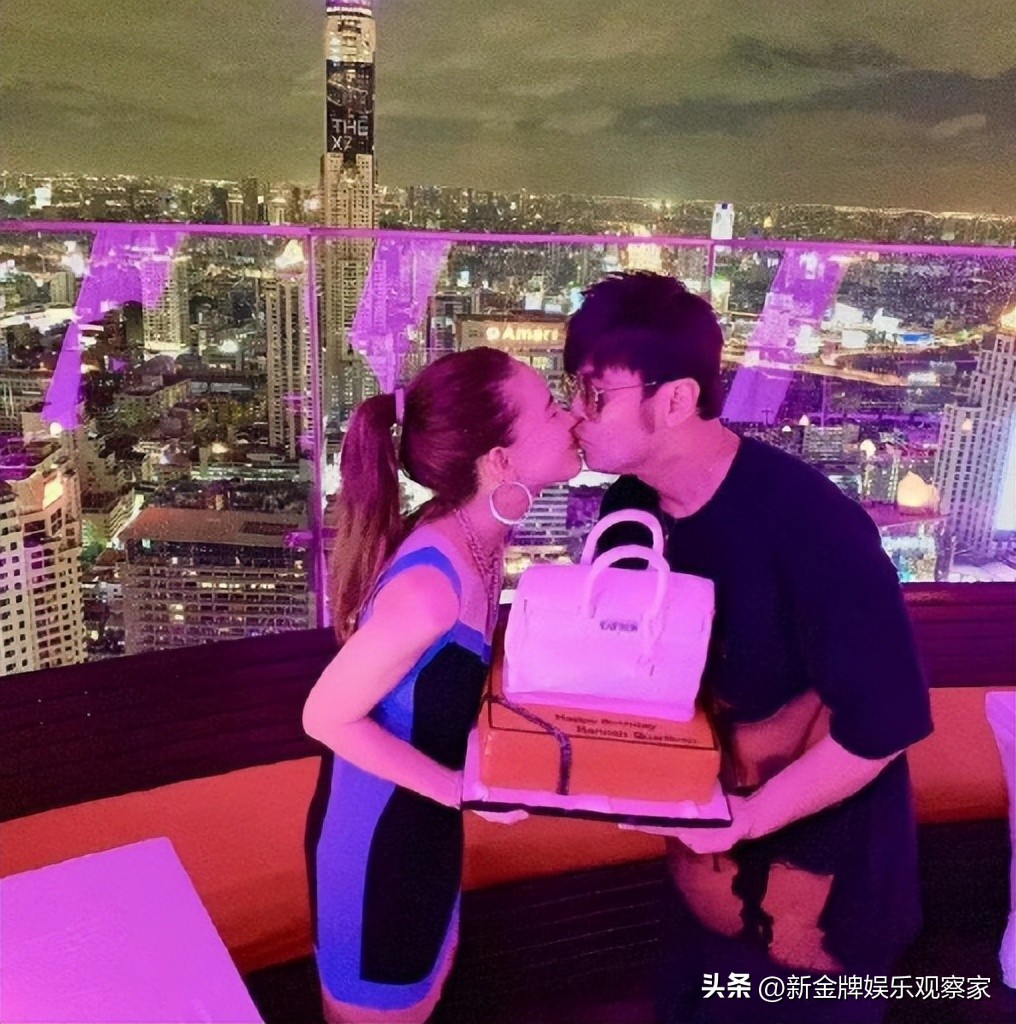 Jay Chou and Kun Ling are good at showing off. They wear the same ...