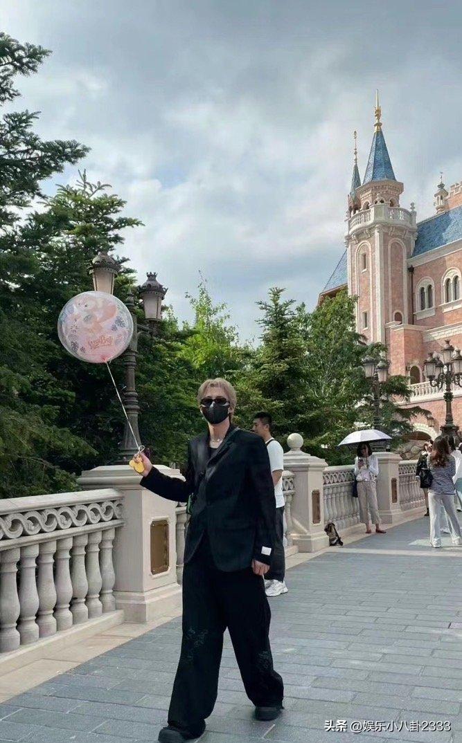 Disney ran into Zhao Lusi and Liu Yuning, dreaming back to "Hao Yan" CP ...