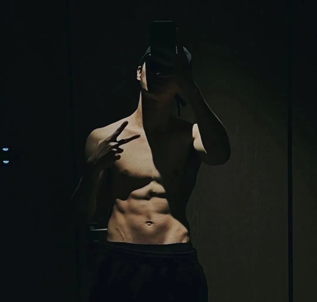 Xu Kai posted a photo of a mermaid with abdominal muscles, and netizens ...