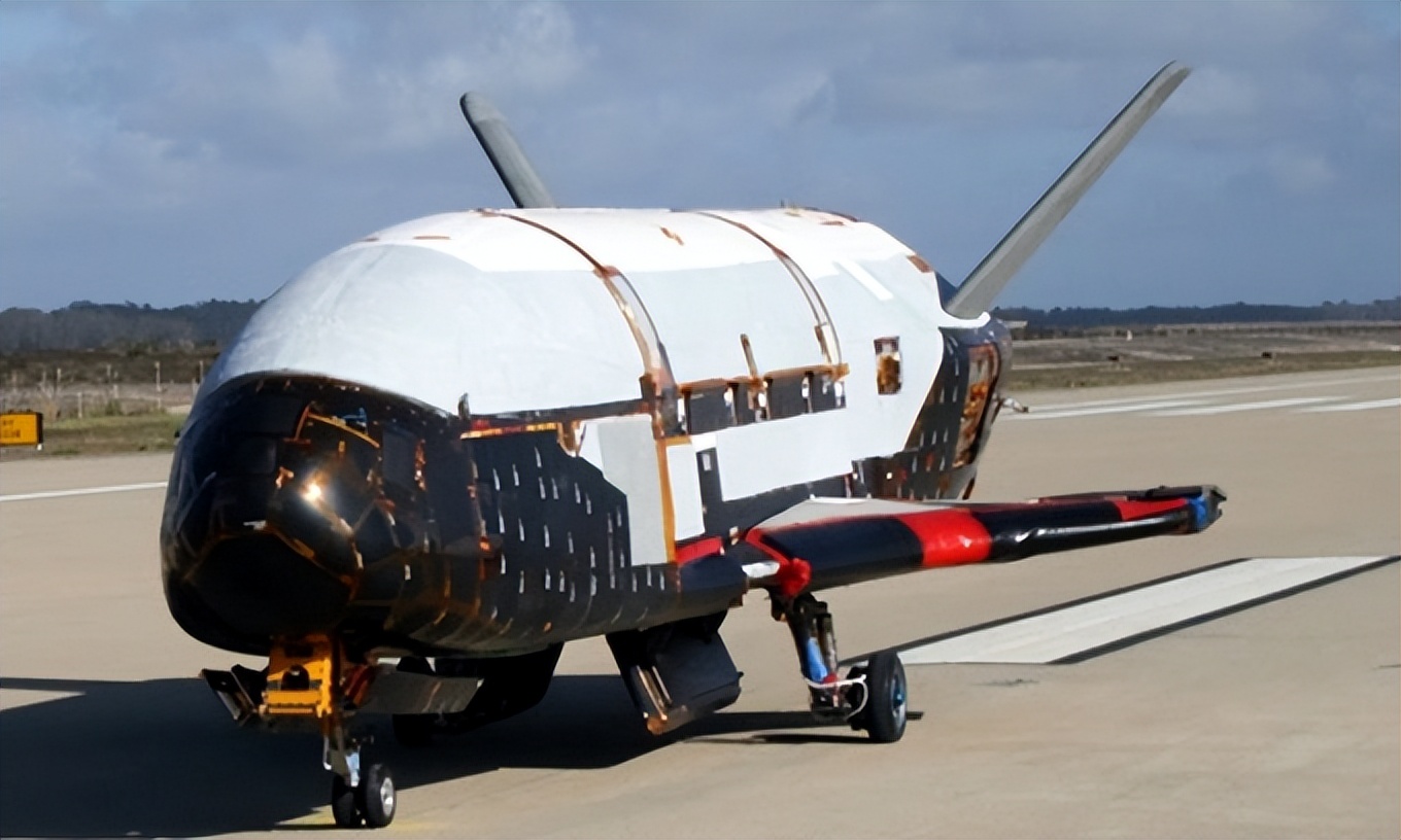 China's reusable unmanned aerial vehicle returns to Earth - iNEWS