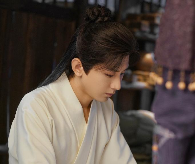 Cheng Yi reached the top of the weekly character popularity list, and ...