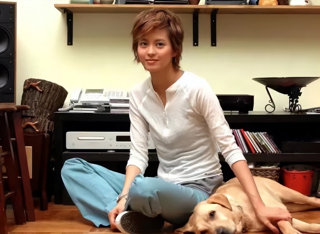 Gigi Leung appeared on the streets of Hong Kong, she was tall and ...