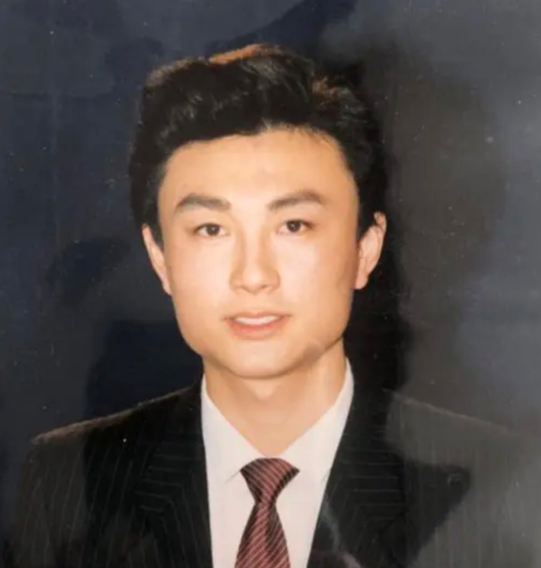 CCTV host Wang Ning: Married first love "Scarab", loving for 34 years, but owes her daughter - iNEWS