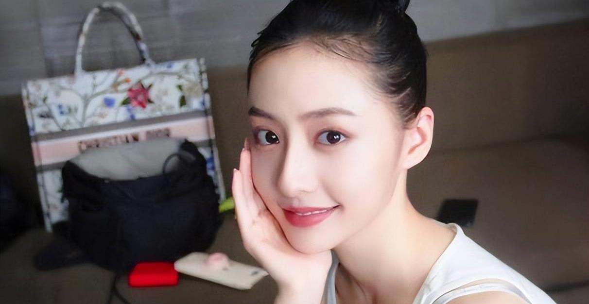 Hu Lianxin's passionate kiss with a man was revealed? She is fair ...