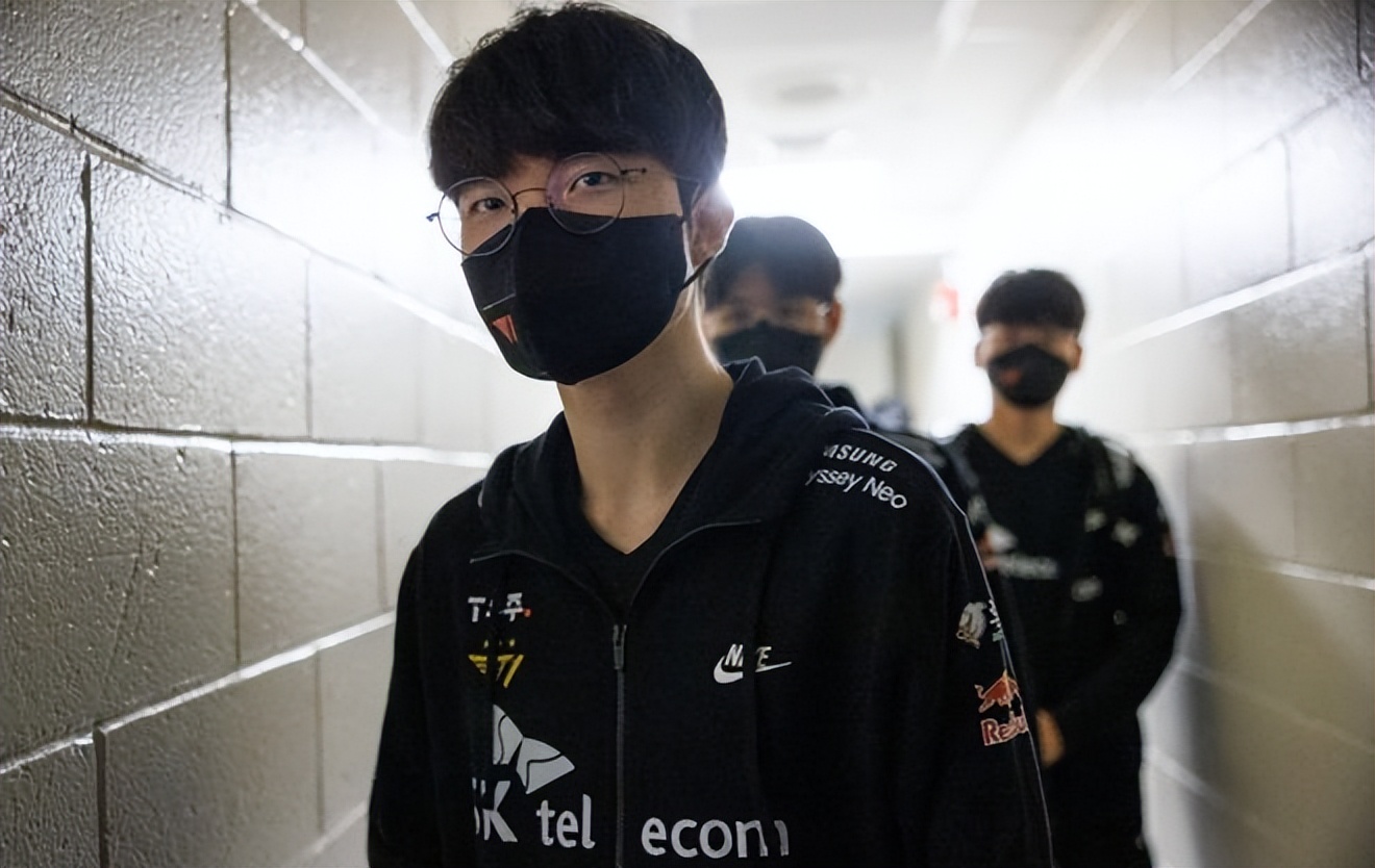 RNG was cleared by SKTT1, Wei wiped away tears and cried, old audience: I want to see RNG win T1 ...