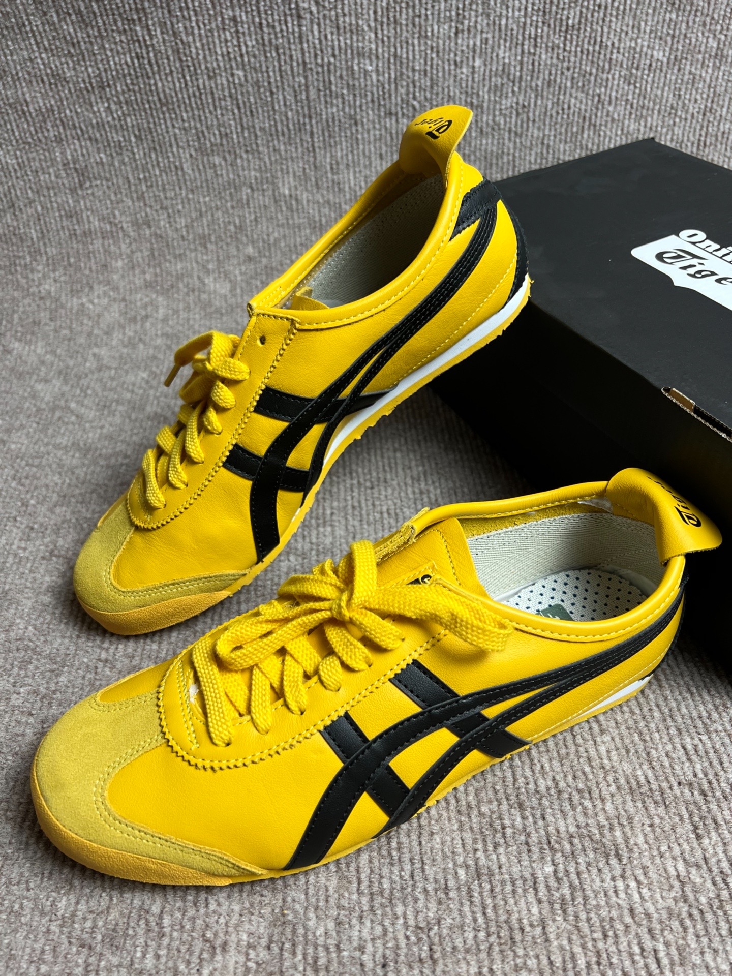 Isn't this the Bruce Lee color scheme? Niche shoes can also be very ...