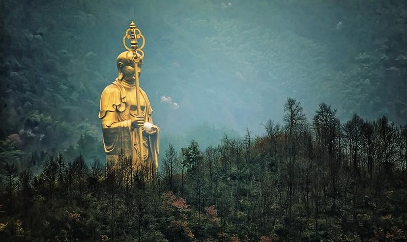 Three of the world's three "weird" Buddha statues, two of which are in ...