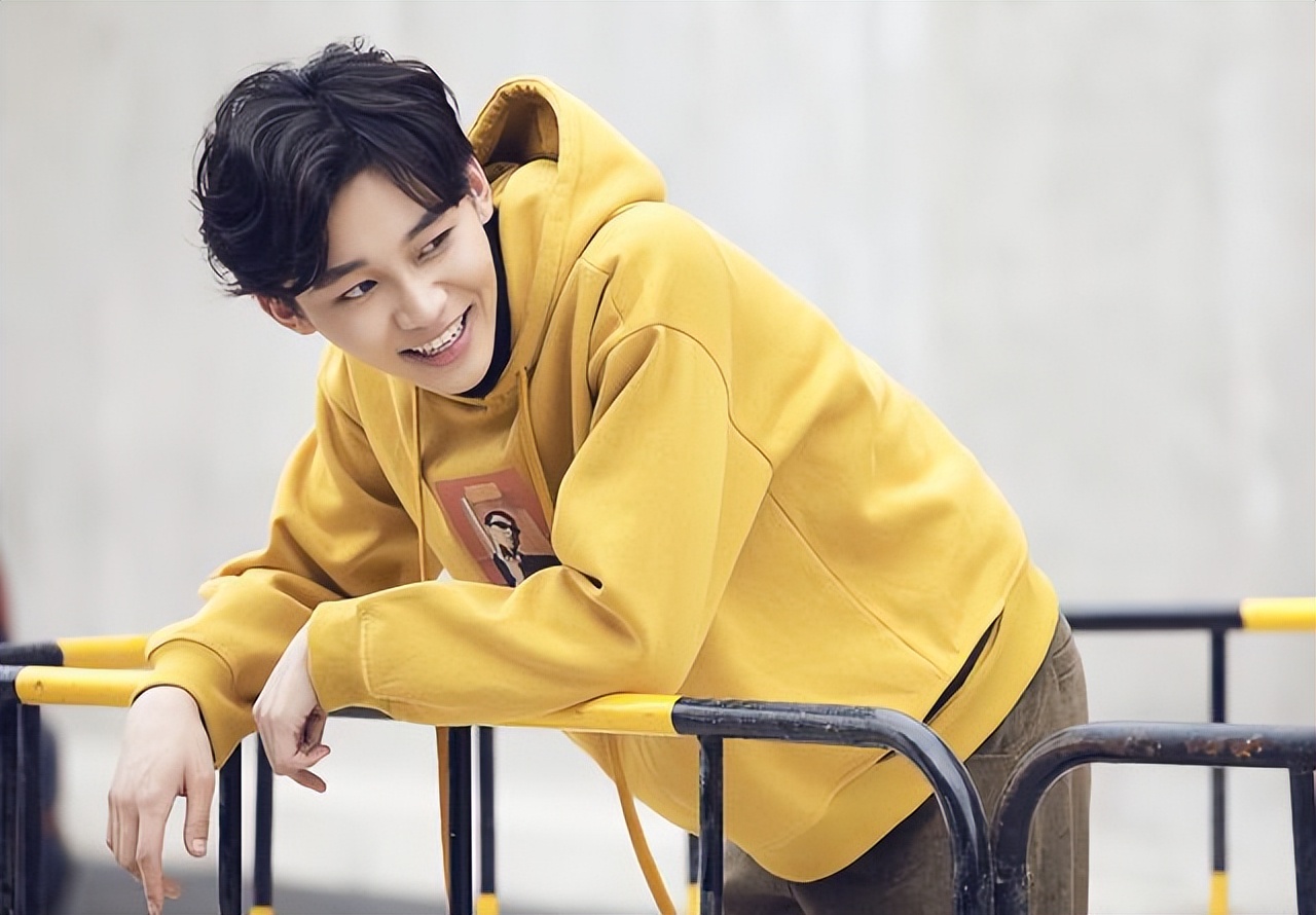 Liu Yijun: He used to read salary scales at the Western Film Studio ...