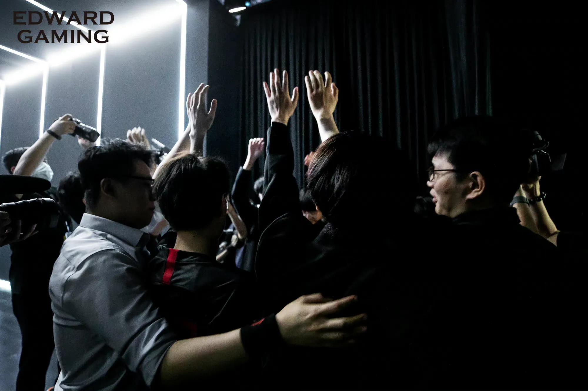 The "Sponsor Map of LPL's Major Teams" is on fire, the number of EDGs ...