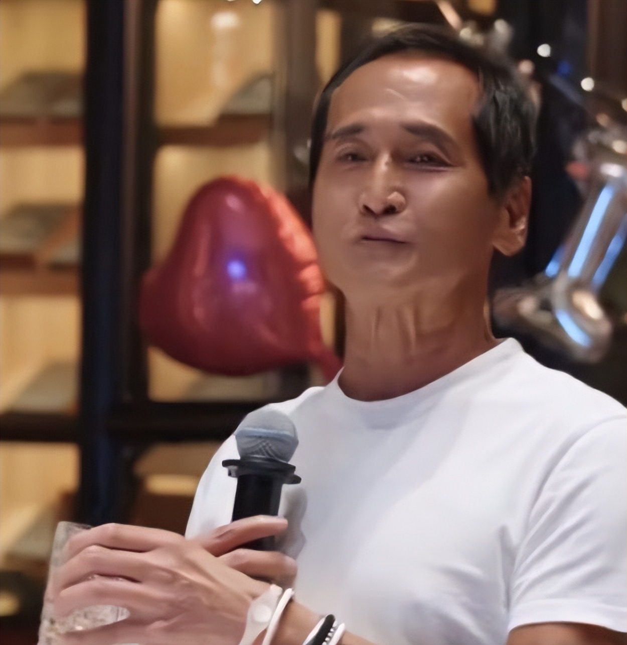 Qi Qin took his wife and gave birth to Zhang Lanqing, 40-year-old Sun ...