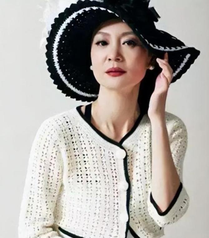 Exclusively revealed Liu Xuehua's dressing style: simple and elegant, with extraordinary texture ...