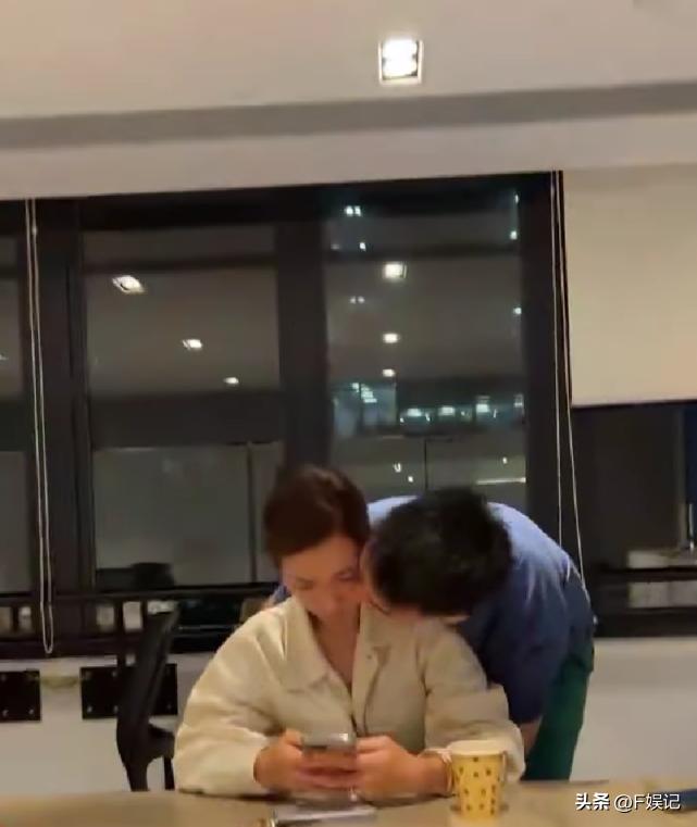 Happy family of four!Former TVB artist Chen Zhishen and his sons make a ...