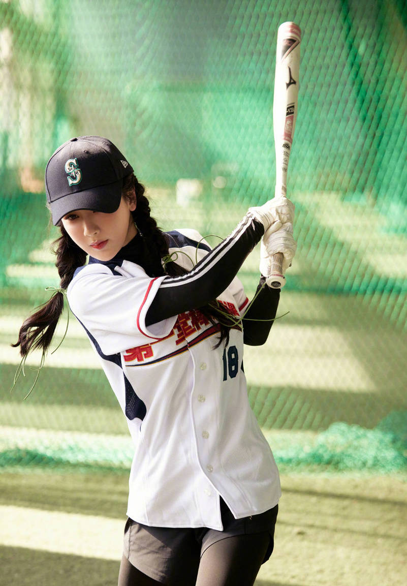 Yang Zi baseball is full of youth - iMedia