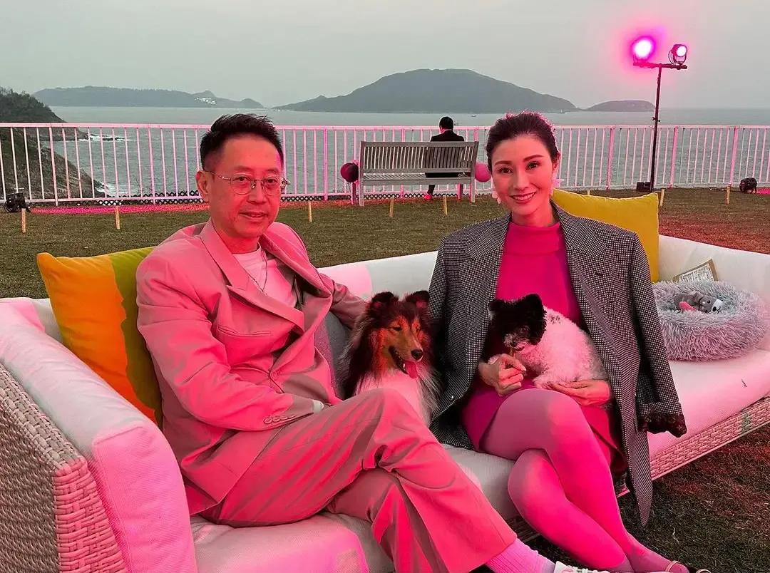 The great beauty Li Jiaxin posted a family portrait in the New Year ...