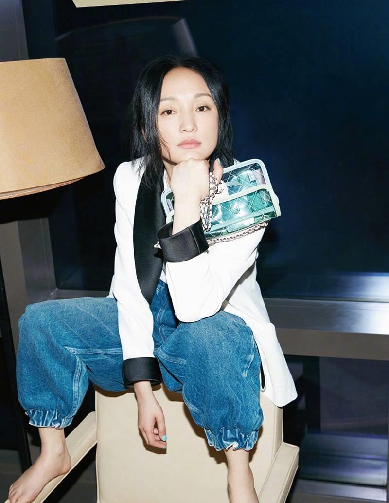 The 48-year-old Zhou Xun and the 43-year-old Dong Jie were in the same ...