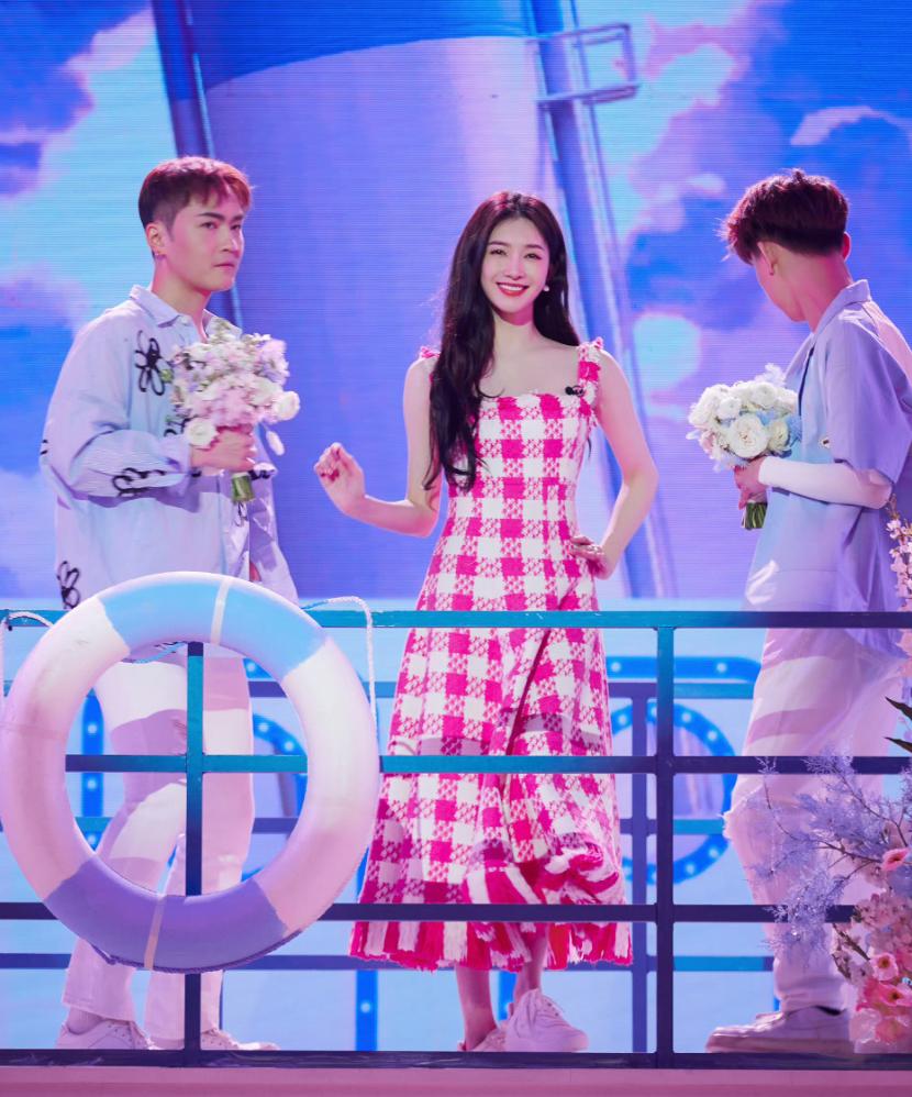 Nazha is in the same frame as Jiang Shuying! She is pure and lovely in ...