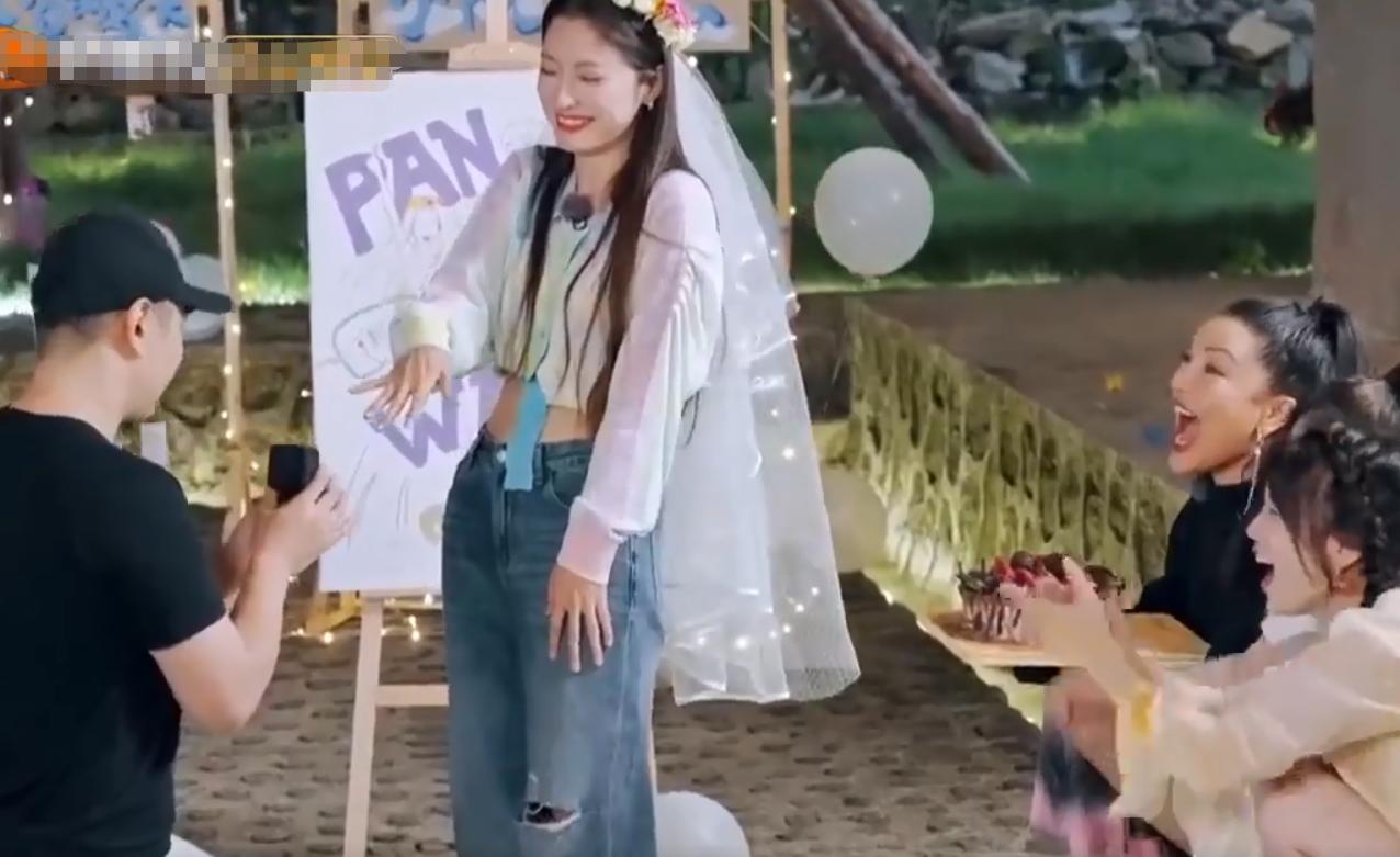 Fast girl Pan Chen officially announced her marriage, and she was with ...
