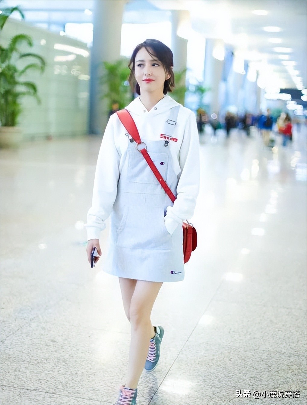 A recent photo of Tong Liya was exposed, showing off her figure in a ...