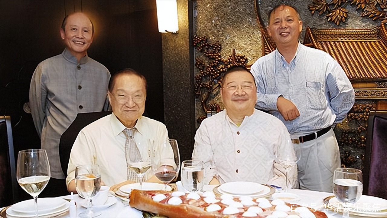 Ni Zhen's father, Ni Kuang, died. He once helped Jin Yong to write the ...