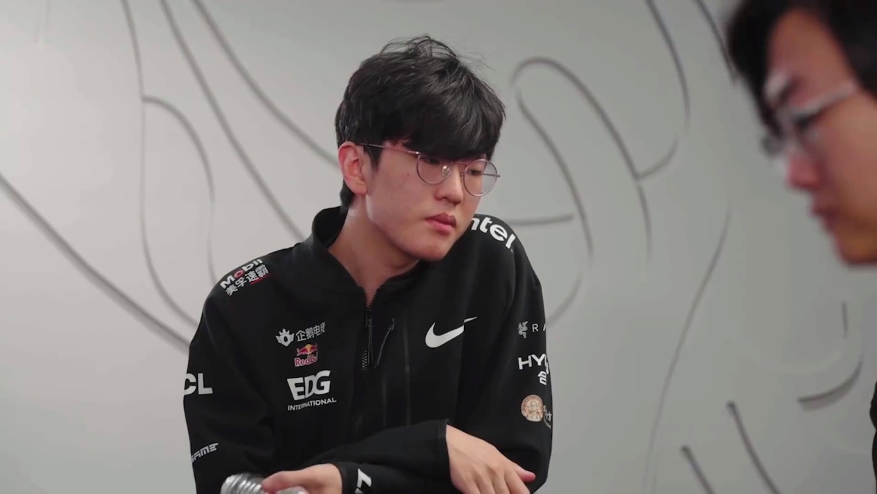 All EDG staff's "dignified expressions" are hotly debated!I'm not happy after winning the game ...