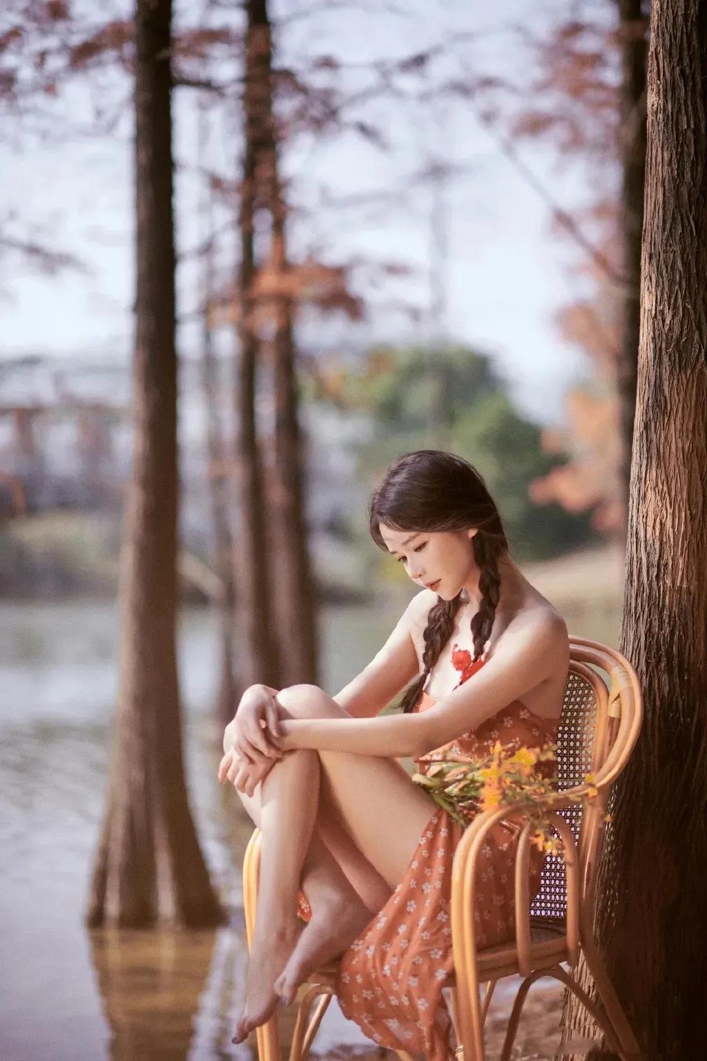 Qiu Yi Nong, who has bright eyes and red lips, and Zhang Chunye, who is fresh and sweet and has ...