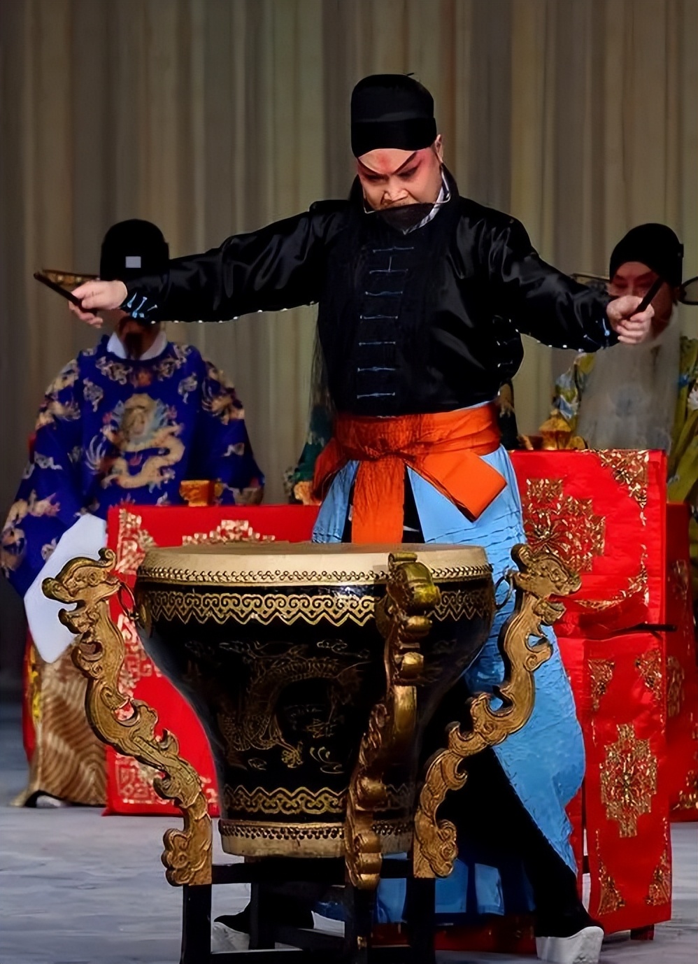 Pity his sorrow, respect his arrogance, and lament Mi Heng in Peking ...