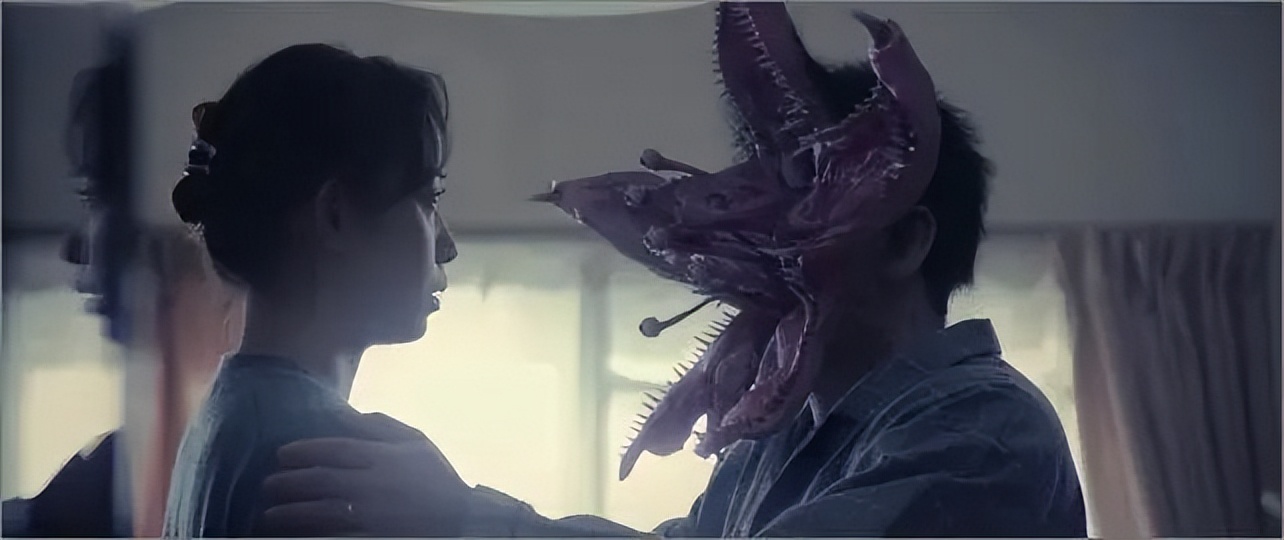 The world where parasitic beasts come, drill into the human brain to ...