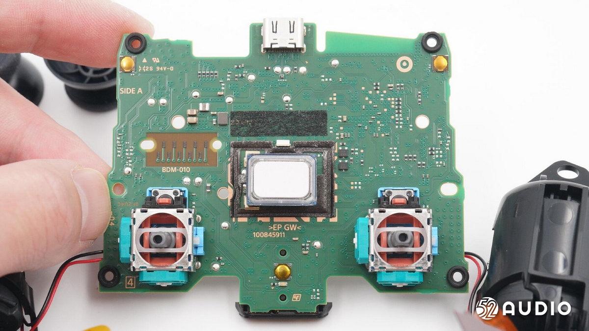 Disassemble the Sony PS5 DualSense gamepad, explore the adaptive ...